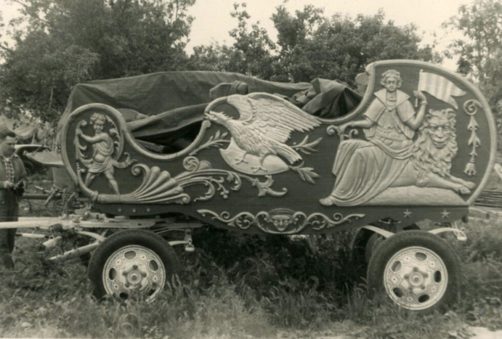 Norris and Rowe Band Chariot - Circus Historical Society